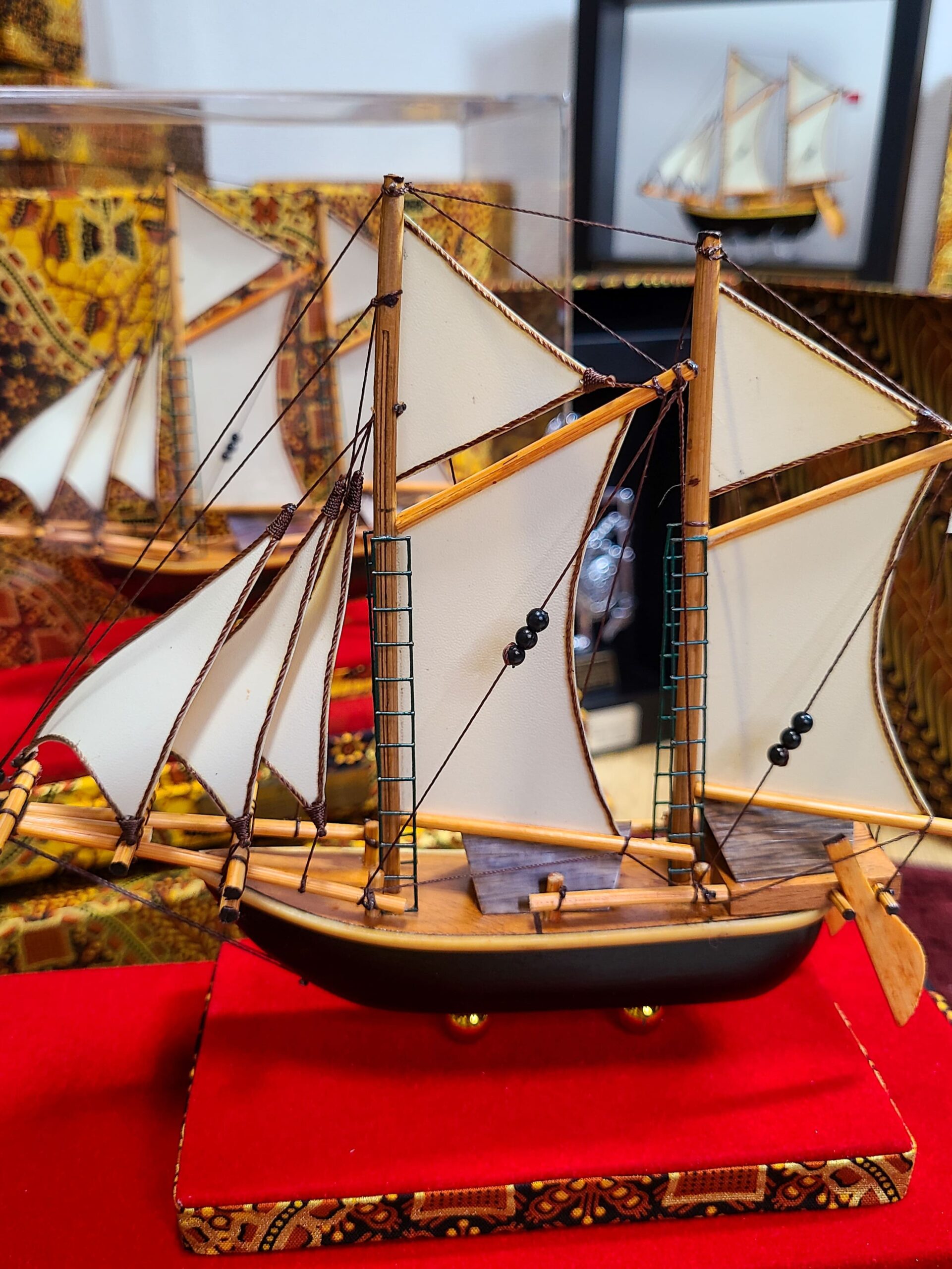 Kapal Layar Box Akrilik | Indonesia Purezento